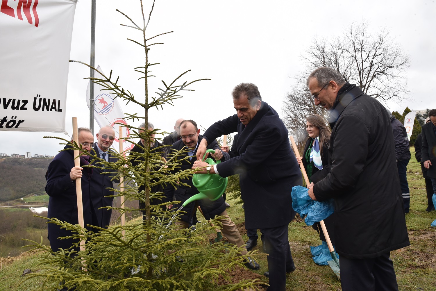 OMÜ’de 20 Bin Metrekarelik Alanda Bin 200 Fidan Toprakla Buluşturuldu ...